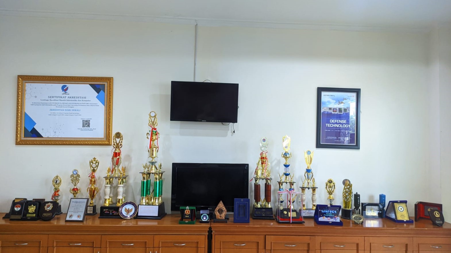 GEDUNG FAKULTAS – Fakultas Teknik dan Teknologi Pertahanan